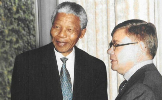 Nelson Mandela Wasn't a Household Name Until Winnie, Says Secret Agent ...
