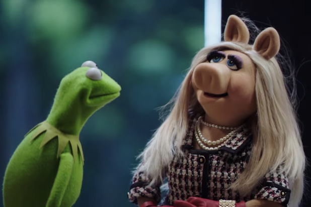 Watch the 'Muppets' Pilot Pitch for New ABC Series With Elizabeth Banks ...