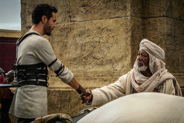 'Ben-Hur' Remake Trailer Boasts Shipwreck, Swordplay and Chariots ...