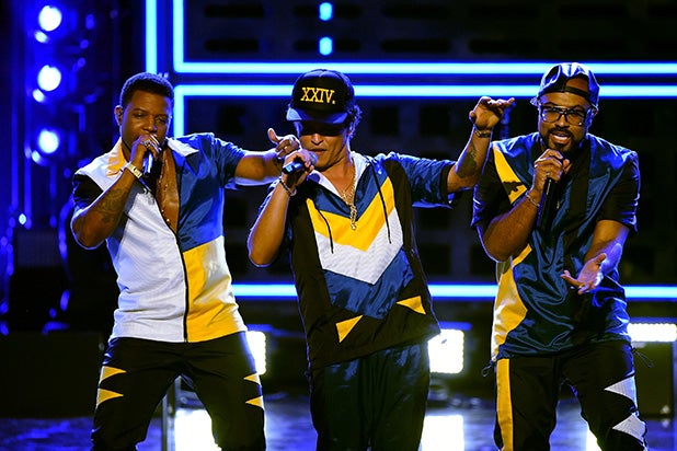 AMAs 2016: Complete Winners List - TheWrap