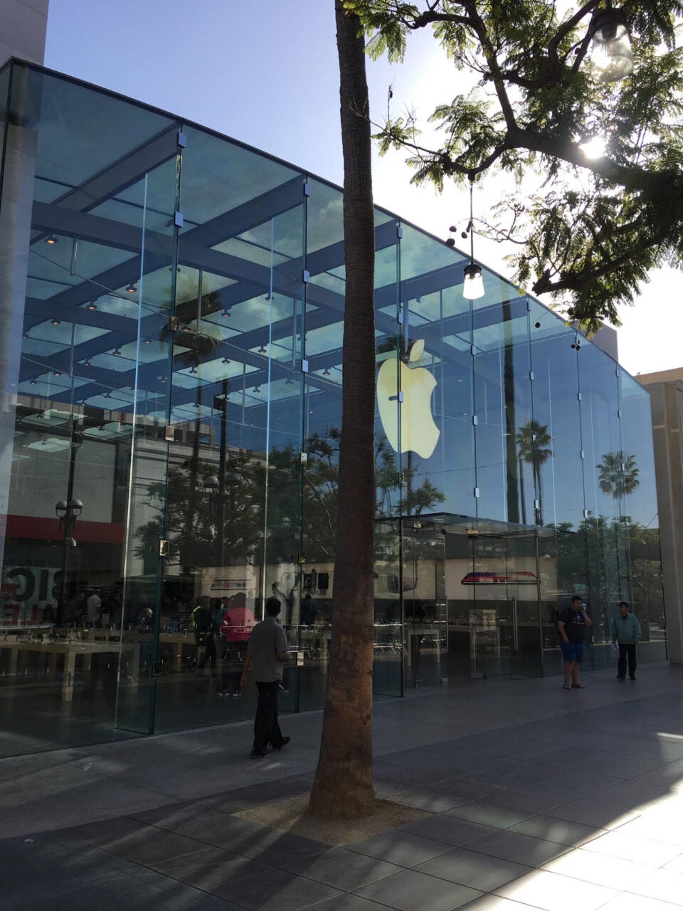 Tepid Crowd at iPhone 8 Launch: 'I'm Definitely Waiting for the iPhone X'