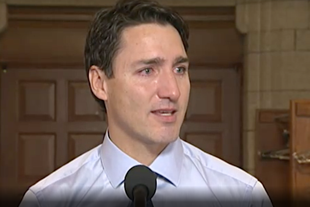 Canada PM Justin Trudeau Cries Over Death of Tragically Hip Frontman ...