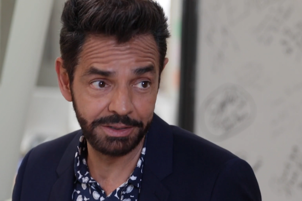 'Overboard' Star Sets Out to 'Break Stereotypes' in Goldie Hawn Role ...