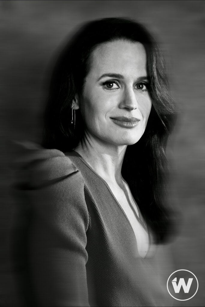 'The Haunting of Hill House' Star Elizabeth Reaser Exclusive Portraits ...
