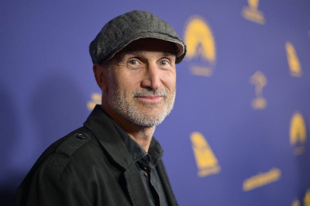 Craig Gillespie in Talks to Direct Live-Action 'Cruella' With Emma ...