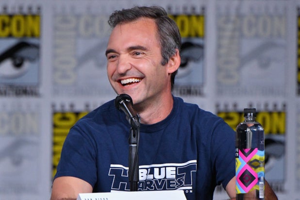 'Big Bang Theory' Showrunner Steve Holland Signs Overall Deal With ...