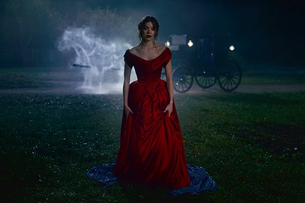 'Dickinson': How Apple's Experimental Comedy Makes a Millennial Icon ...