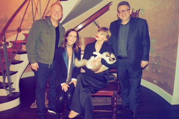 Taylor Swift Inks Exclusive Global Publishing Agreement With Universal ...
