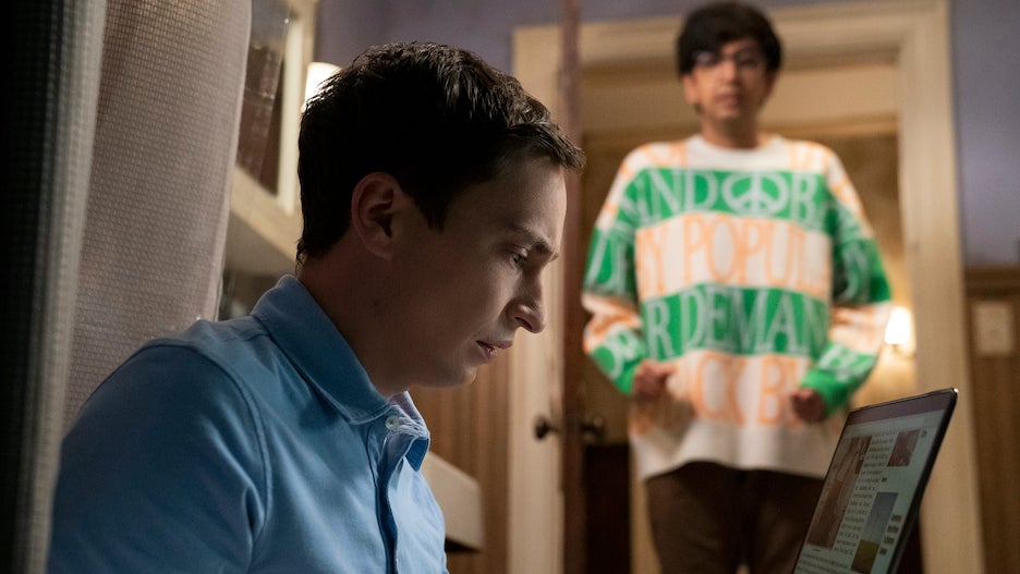 'Atypical' Final Season Trailer: Sam Moves Out, Gets Academic Probation ...