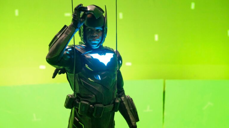 'Batwoman' Star Camrus Johnson on the Power of Batwing's Suit: 'I ...