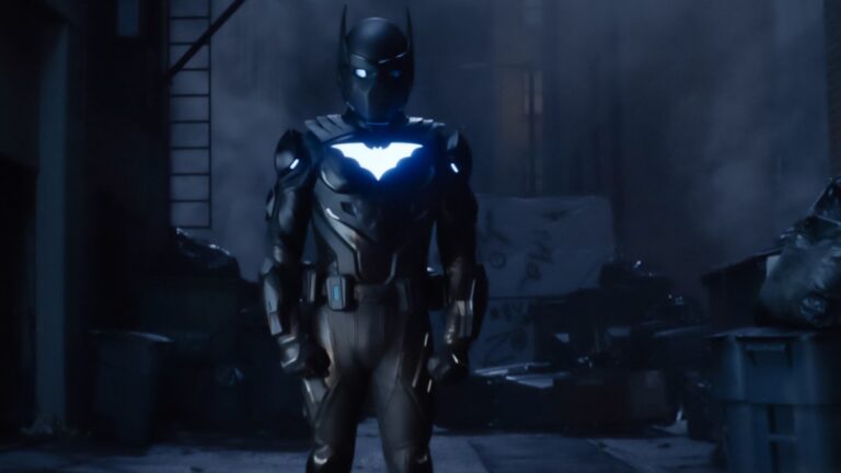 'Batwoman' Star Camrus Johnson on the Power of Batwing's Suit: 'I ...