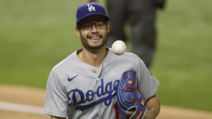 Dodgers' Joe Kelly Wears Fan's Mariachi Jacket During White House Visit ...
