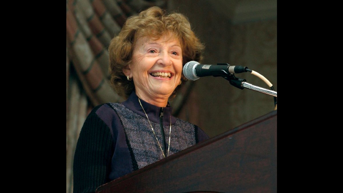 Irma Kalish, Writer on Classic Sitcoms 'All in the Family' and 'Good ...