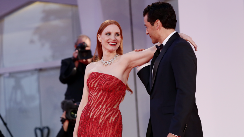 Jessica Chastain Responds to Oscar Isaac's Red Carpet Rapture With ...