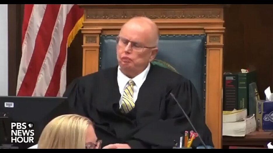 Judge in Kyle Rittenhouse Murder Trial Has 'God Bless the USA' as ...