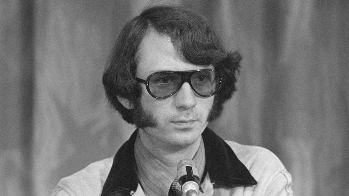 Hollywood Mourns The Monkees Guitarist Mike Nesmith