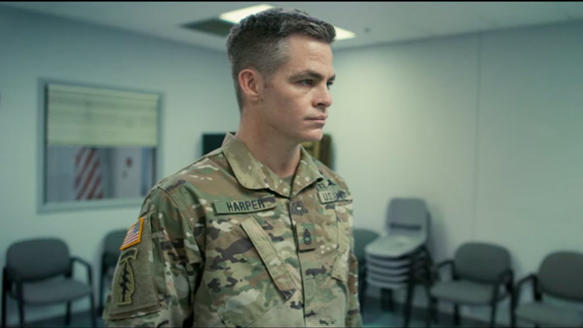 STX Sells Chris Pine-Ben Foster Thriller 'The Contractor' to Paramount ...