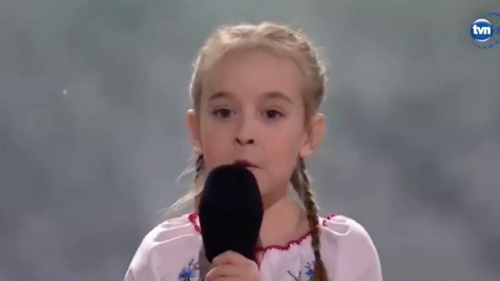 Viral 'Let It Go' Girl Sings Ukrainian National Anthem at Charity ...