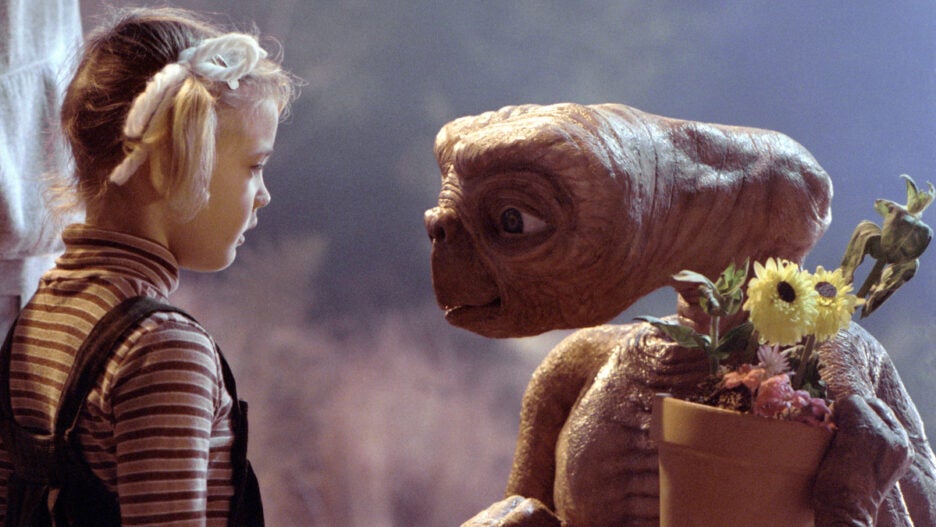 ET Stars Drew Barrymore, Henry Thomas to Reunite at TCM Film Festival ...