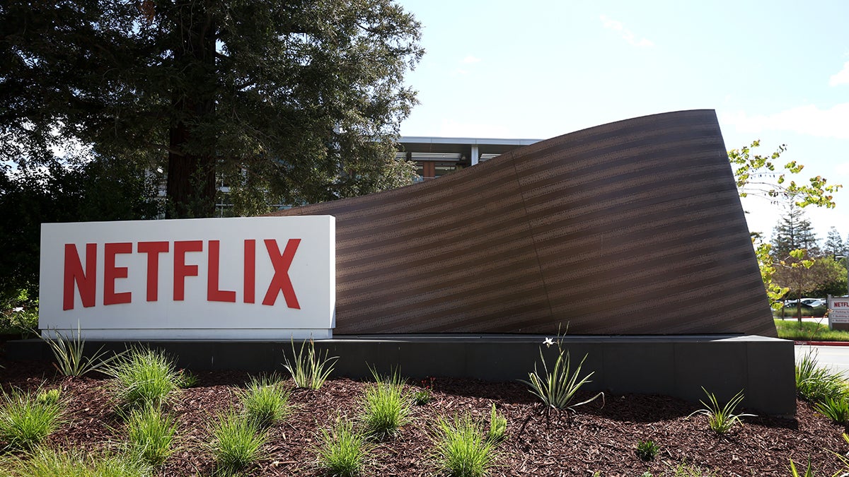 Netflix to Partner With Microsoft on Ad-Supported Subscription Plan ...