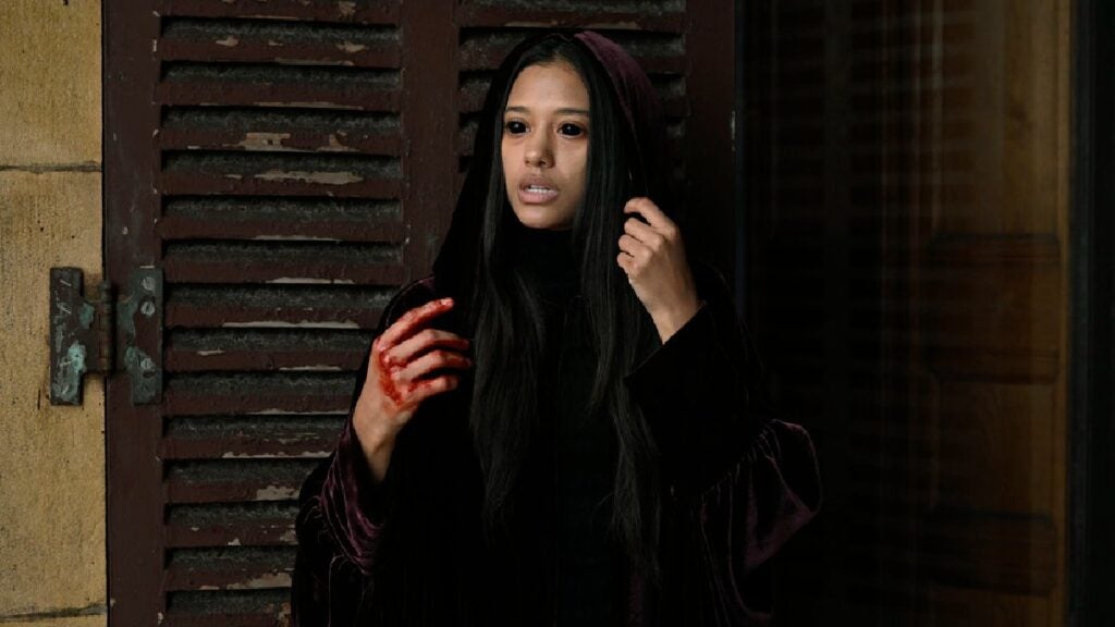 'Vampire Academy' Star Mia Mckenna-Bruce Breaks Down Her Kidnapping and ...