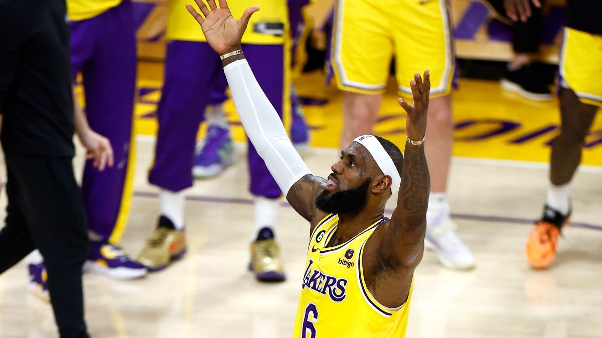 LeBron James Passes Kareem Abdul-Jabbar to Become NBA's All-Time Scorer ...