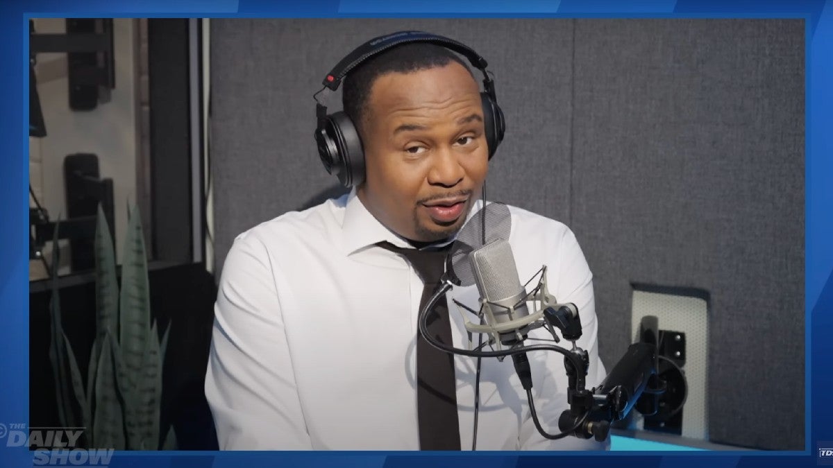 Roy Wood Jr. Says CNN 'Smartly' Waited to Announce Trump Town Hall ...