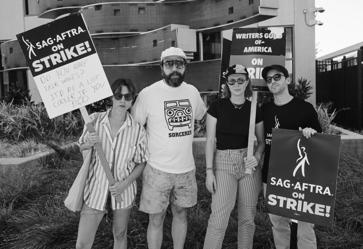 At Netflix Picket, Smiles in Short Supply for Aubrey Plaza, Sarah ...