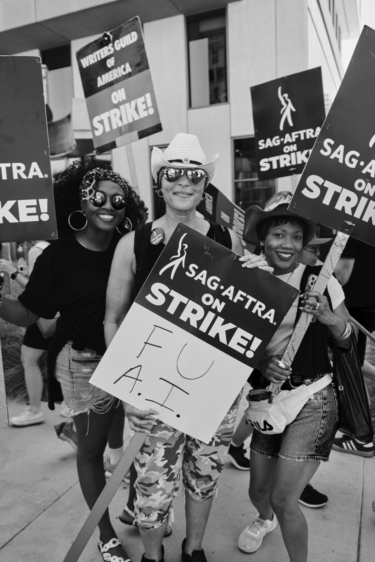 At Netflix Picket, Smiles in Short Supply for Aubrey Plaza, Sarah ...