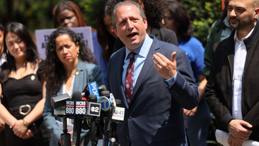 NYC Comptroller Says Strikes Put Wall Street Confidence in Studios at Risk