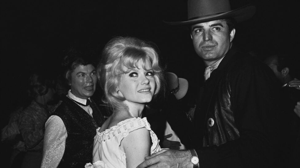 Sharon Farrell, 'It's Alive' and 'Young and the Restless' Actress, Dies ...