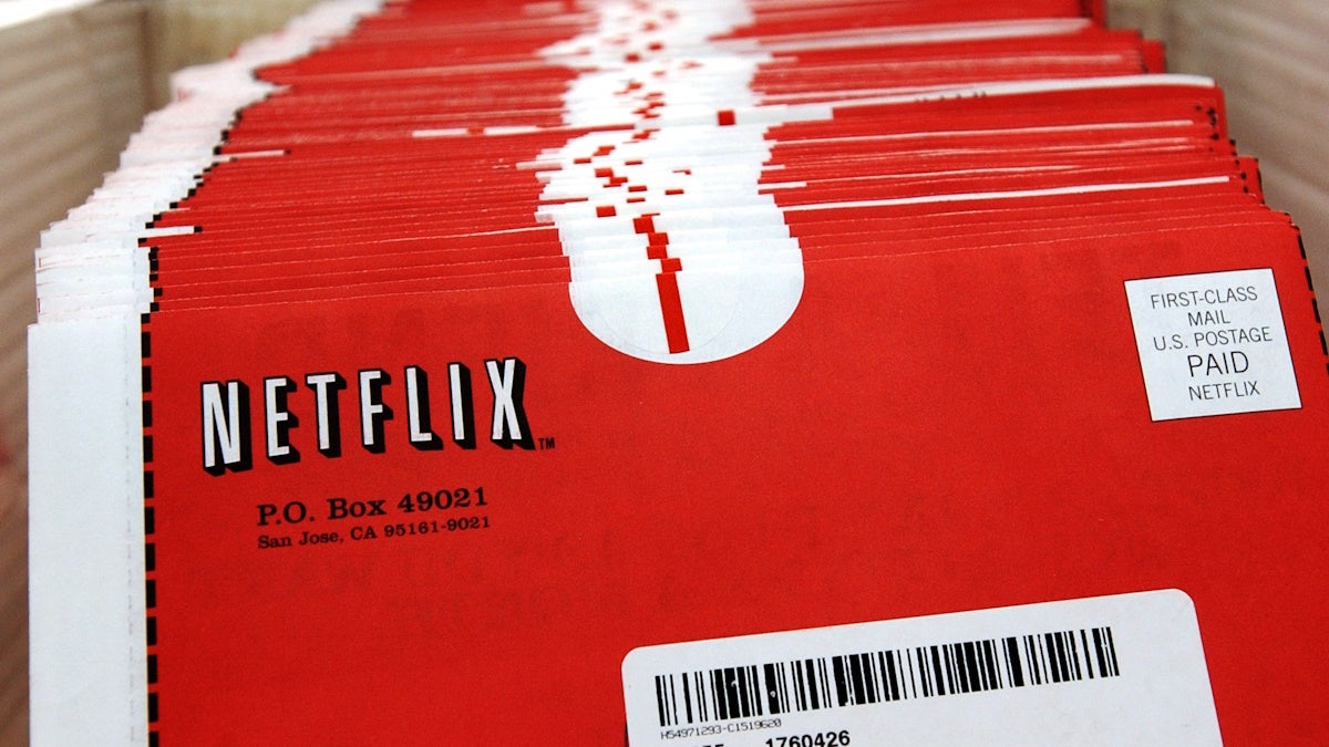 Netflix Offers 10 Bonus DVDs for Subscribers Before Disc Business Folds