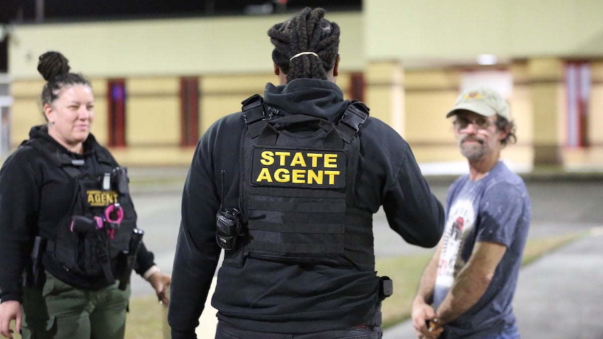 'Bail Jumpers' Fugitive Recalls Alleged UFO Encounter With 'Glowing ...