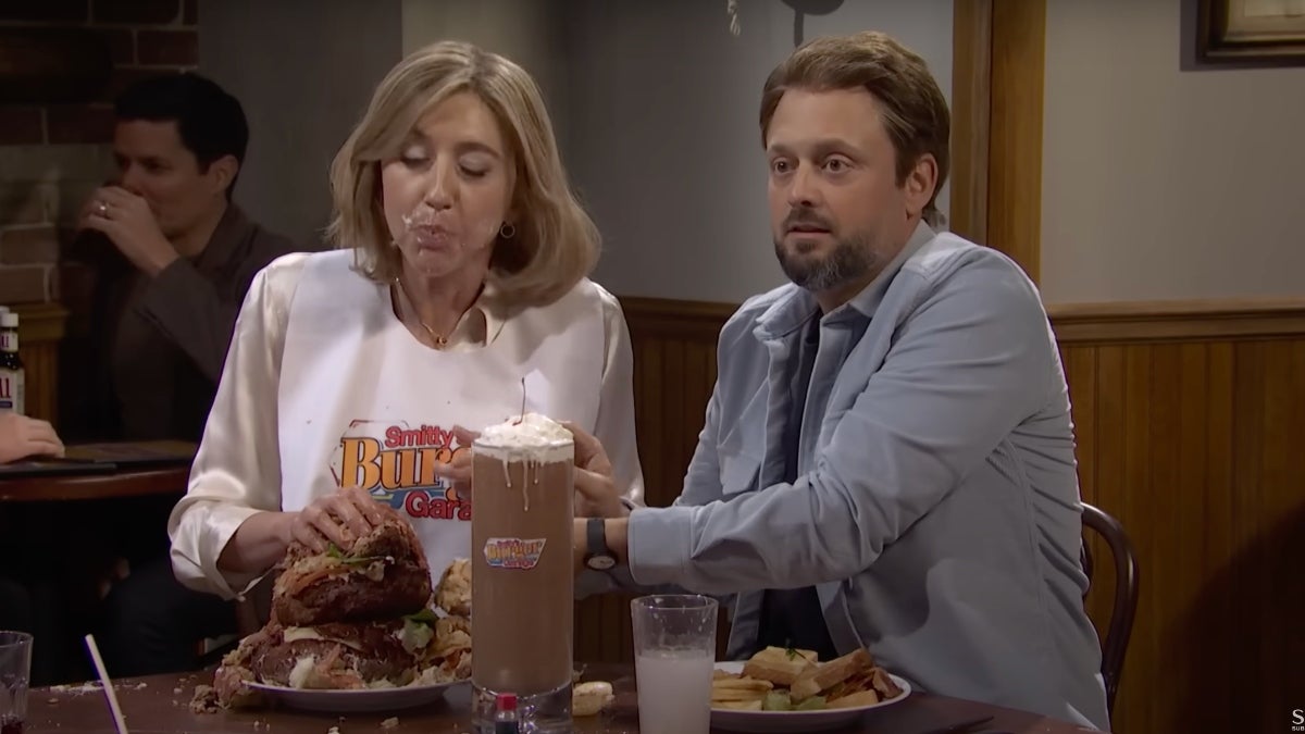 SNL Stars Break Character Watching Heidi Gardner Eat a Giant Burger