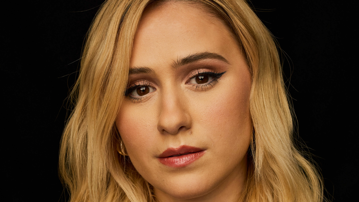 Maria Bakalova's 'Triumph' Tells the 'Absolutely True Story' of Space ...